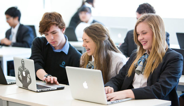 Academia F64 - comunitatea pasionatilor de continut.